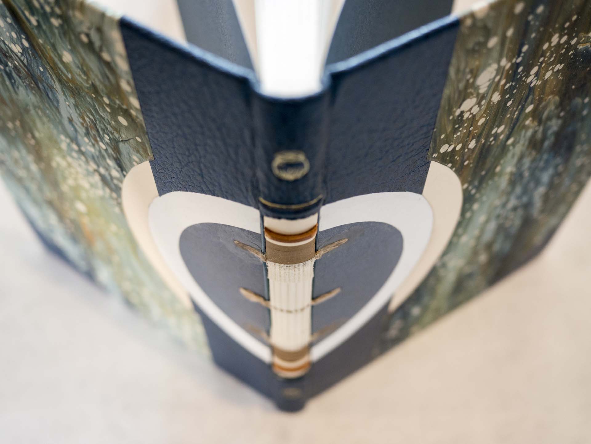 Reliure explicative | Atelier Livrasphère