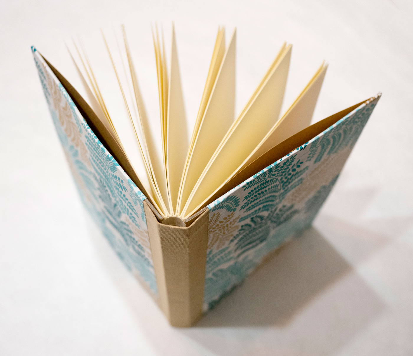 Sewn board binding | Atelier Livrasphère